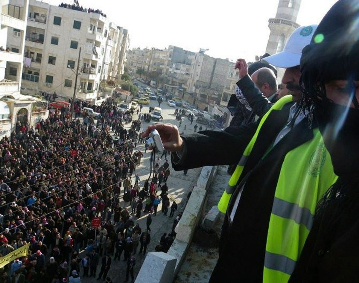 Syrian opposition groups unite against Assad