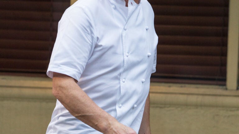 Gordon Ramsay brings his TV crew to Barefoot Bob’s