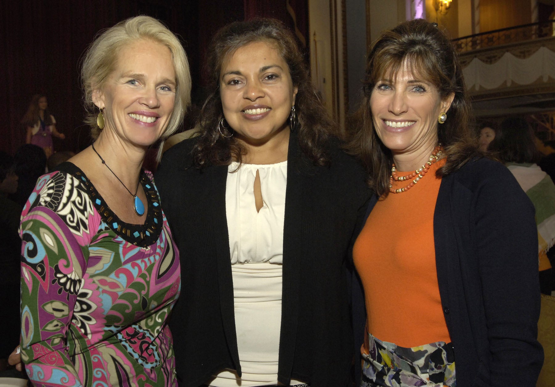 Mitali Perkins addresses Max Warburg honorees