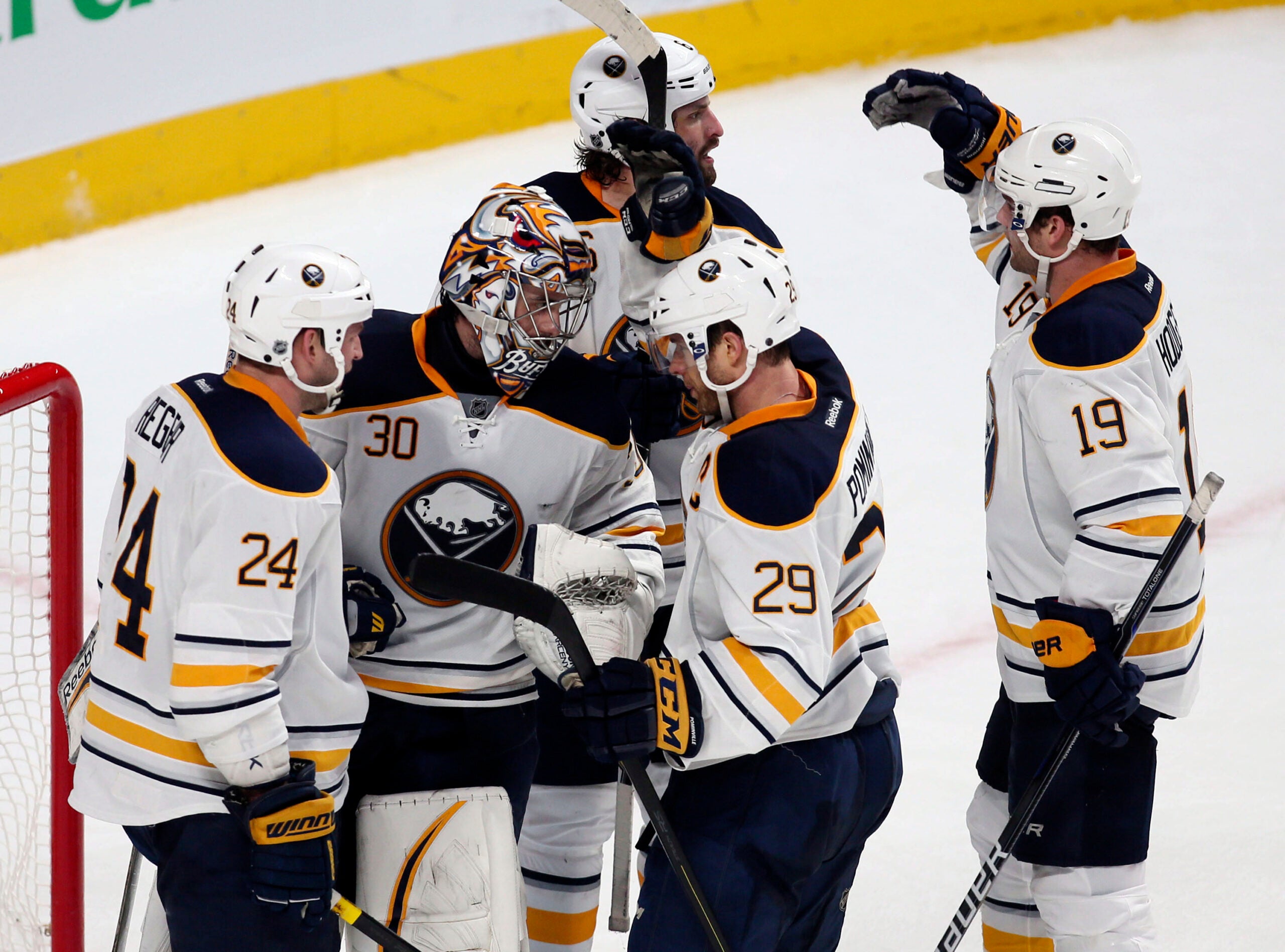 Thomas Vanek leads Sabres over Canadiens