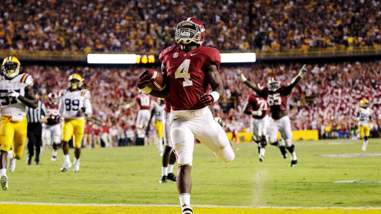Alabama beats LSU with late touchdown