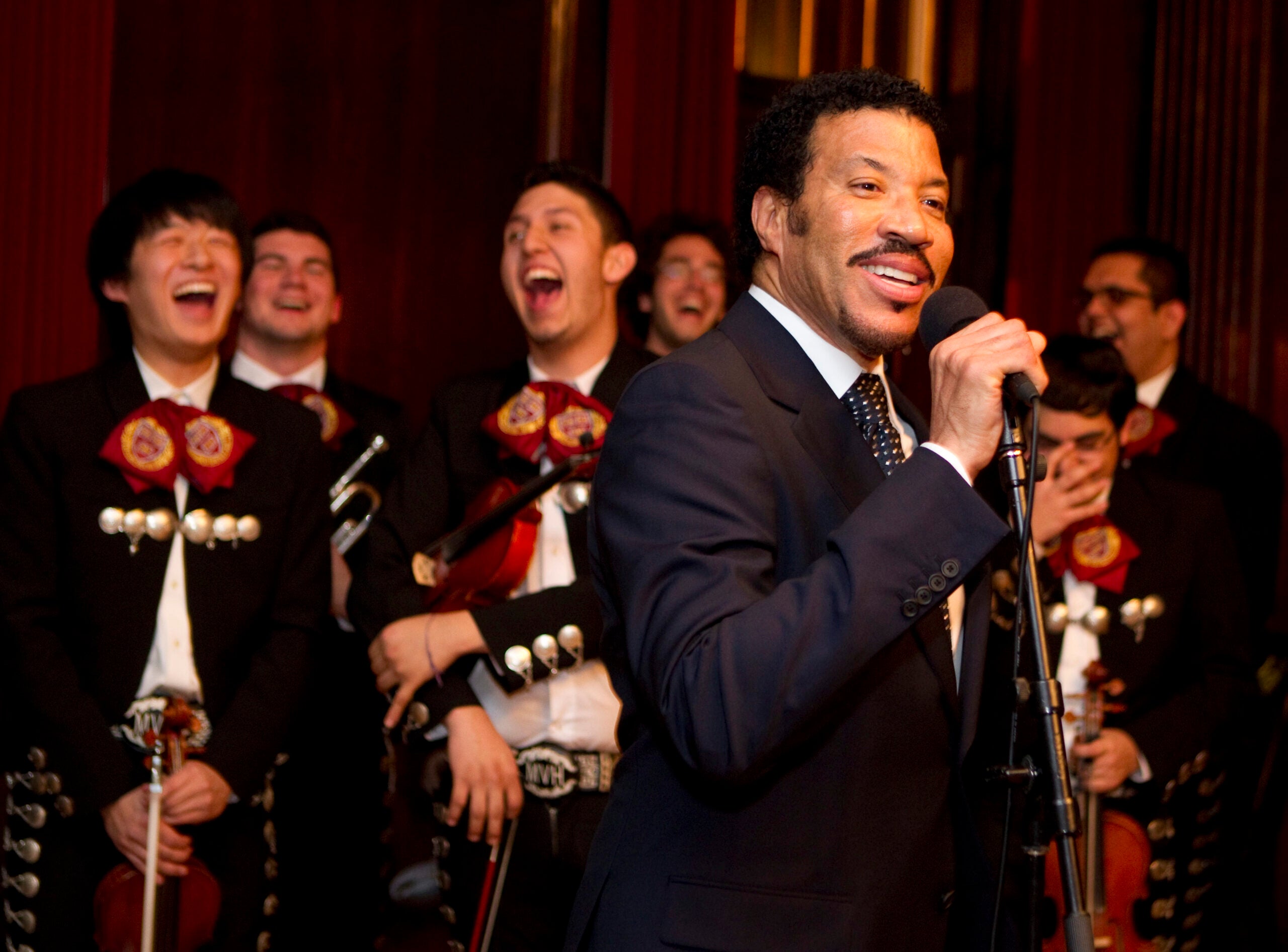 Lionel Richie receives Gomes award at Harvard