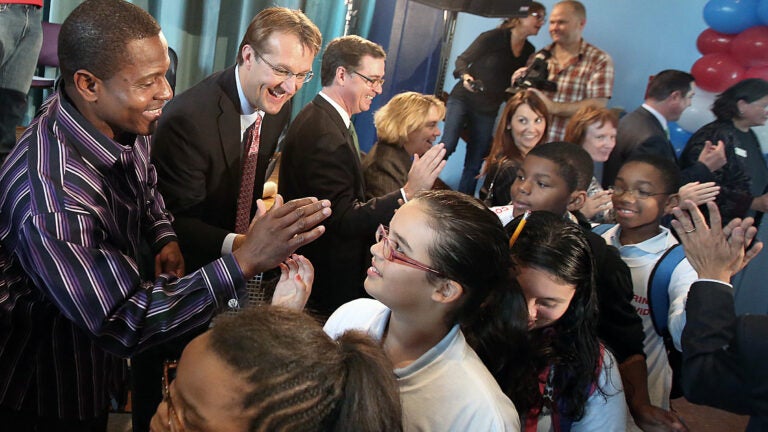 Troy Brown touts Comcast’s new broadband program