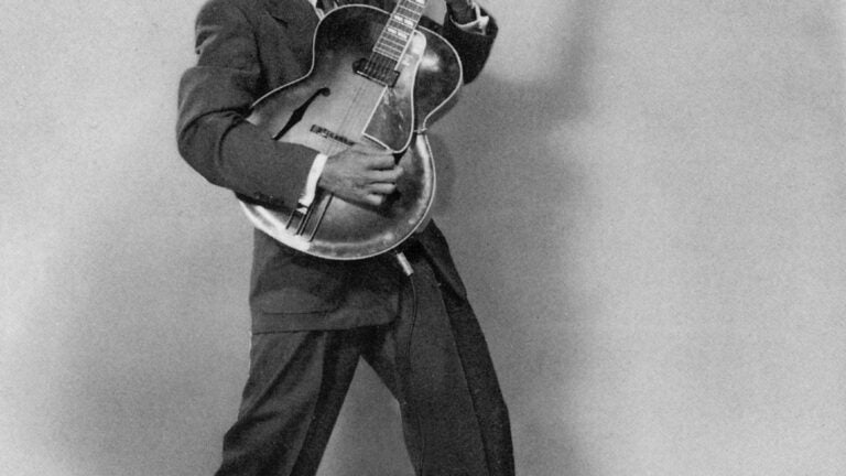 Mickey Baker, influential R&B guitarist, dies at 87