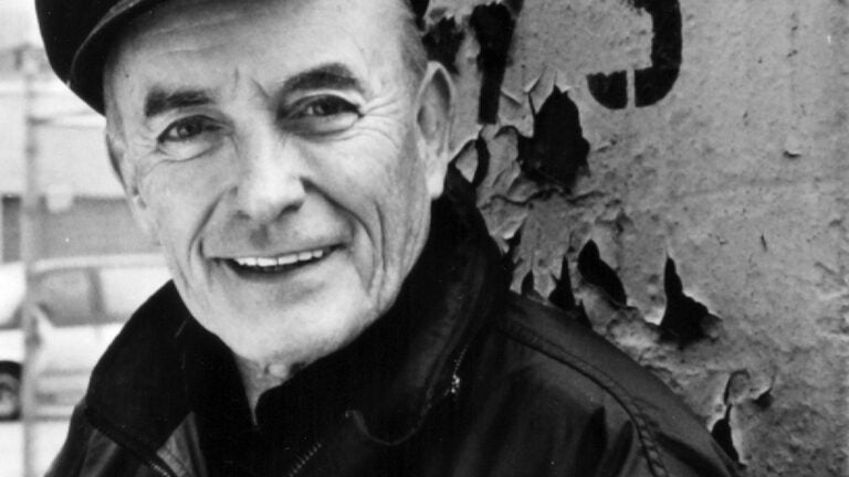 The Rev. Andrew Greeley, best-selling author and outspoken priest, dies