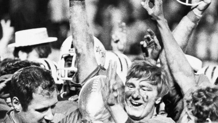 Jim Carlen, 79, former S.C. football coach