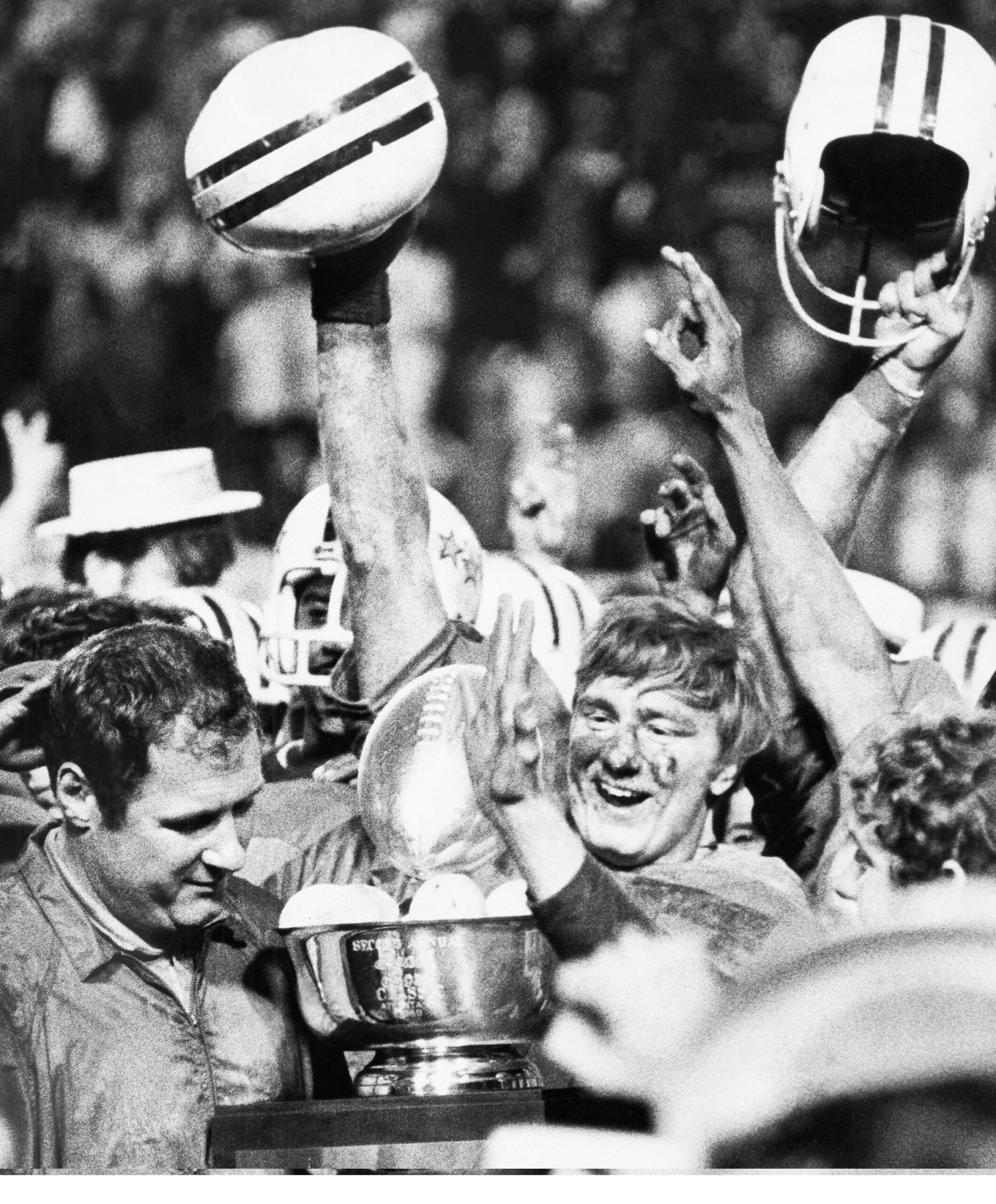 Jim Carlen, 79, former S.C. football coach