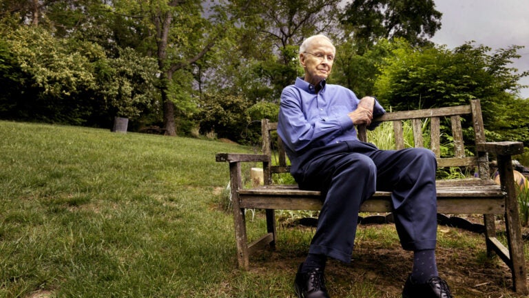 Jim Foglesong, 90; music executive who launched Garth Brooks’s career