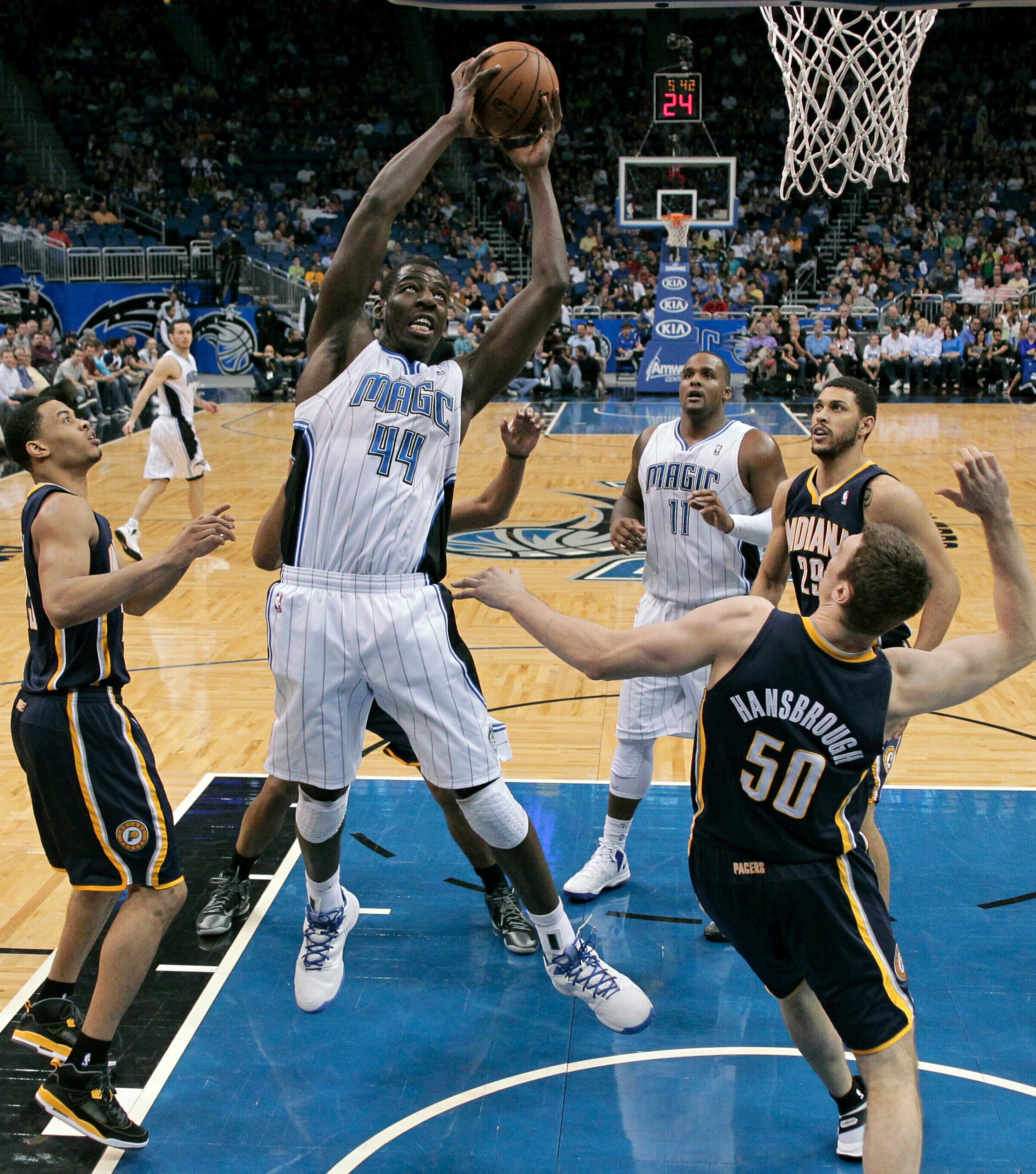 Lebron James eclipses 20,000 points