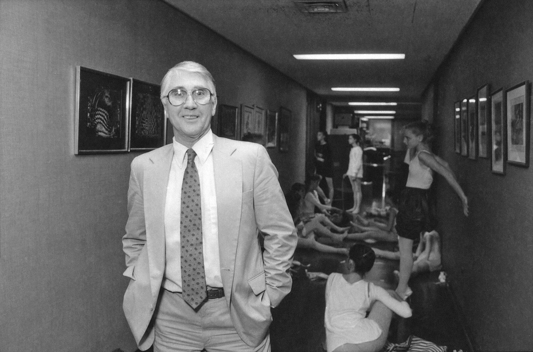 Robert Lindgren, 89; distinguished dancer became founding dean of N.C ...