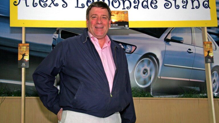 Lee Volvo donates to cancer research this month