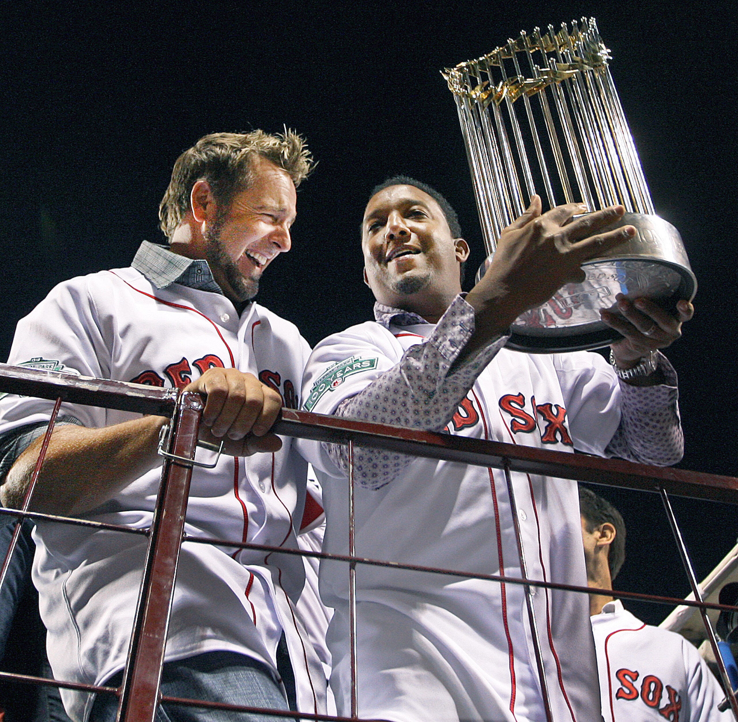 Red Sox pay tribute to 2004 title team