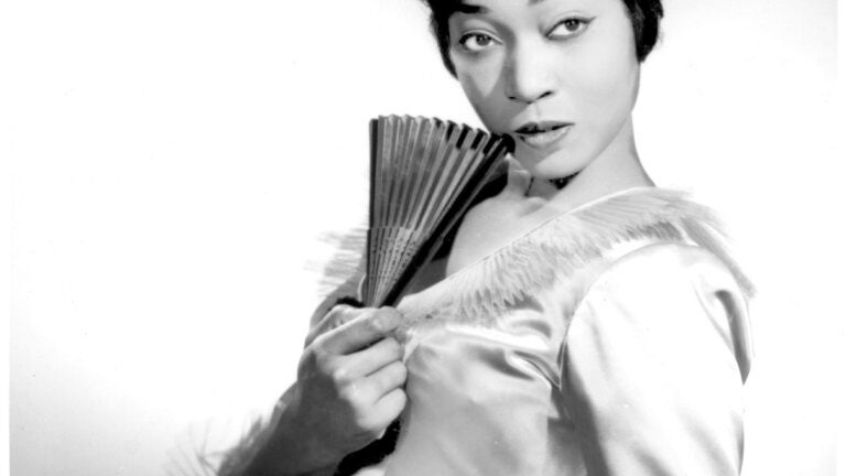 Gloria Davy, 81, soprano known for her interpretation of 20th-century music