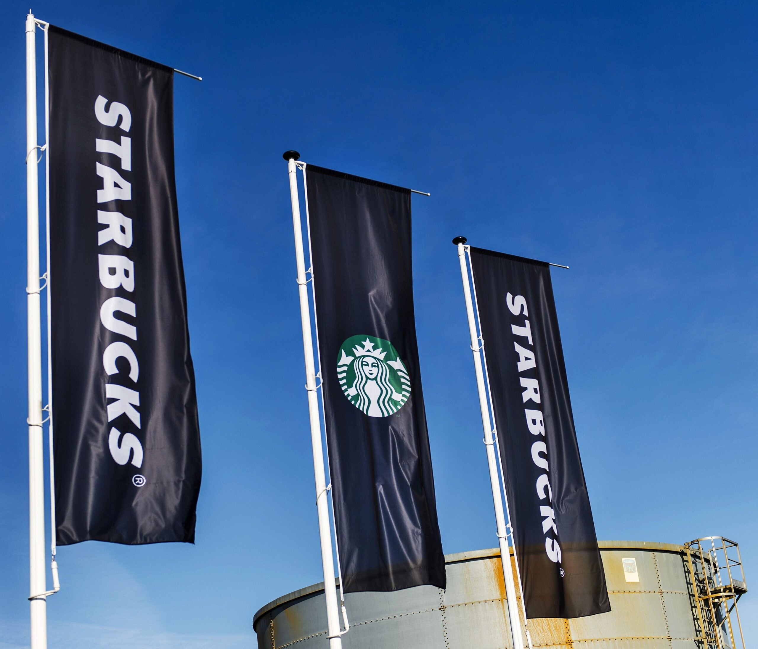 Dinner at Starbucks? Chain Explores Serving Meals, Alcohol