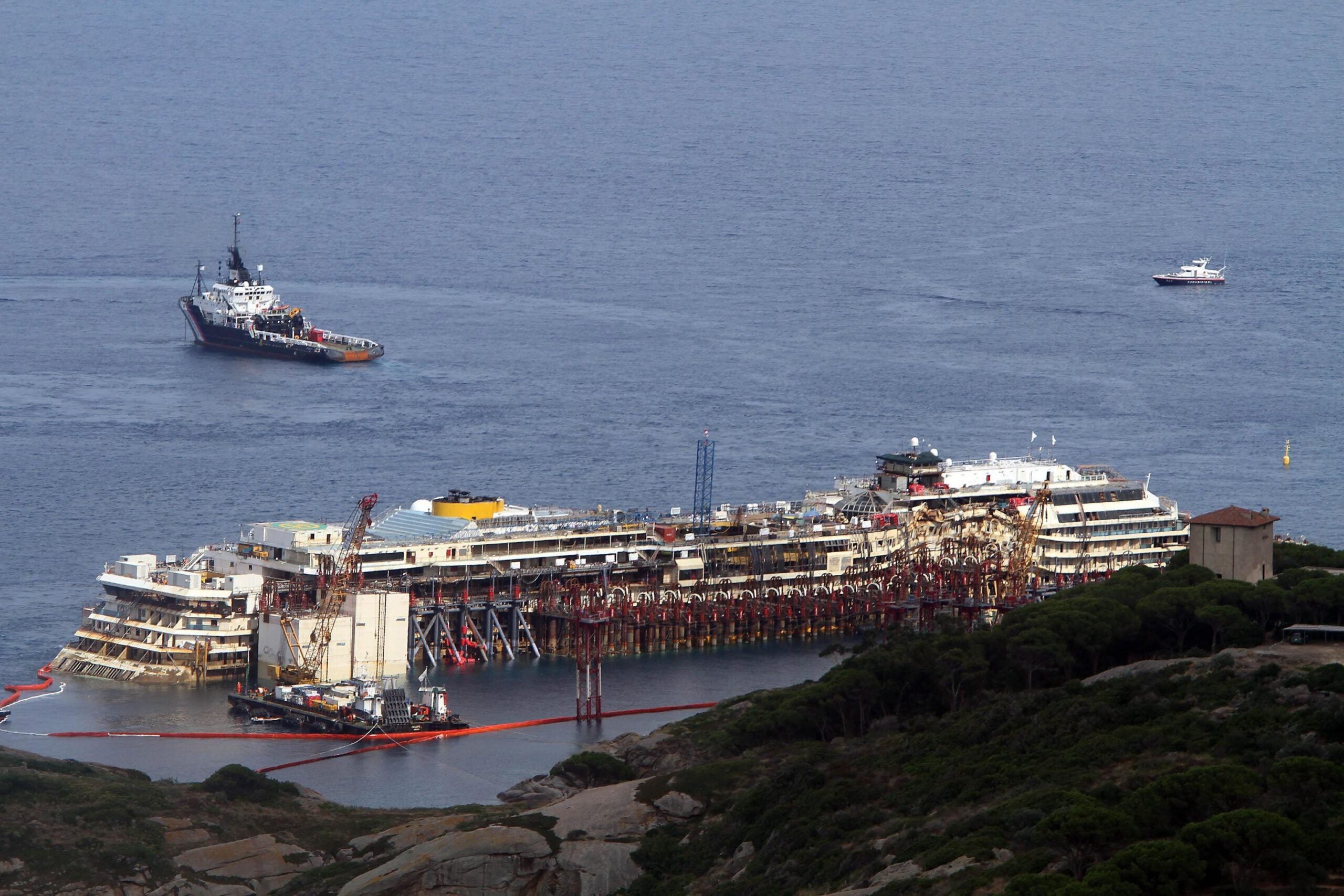 Delicate Operation to Refloat Wrecked Cruise Ship Begins in Italy