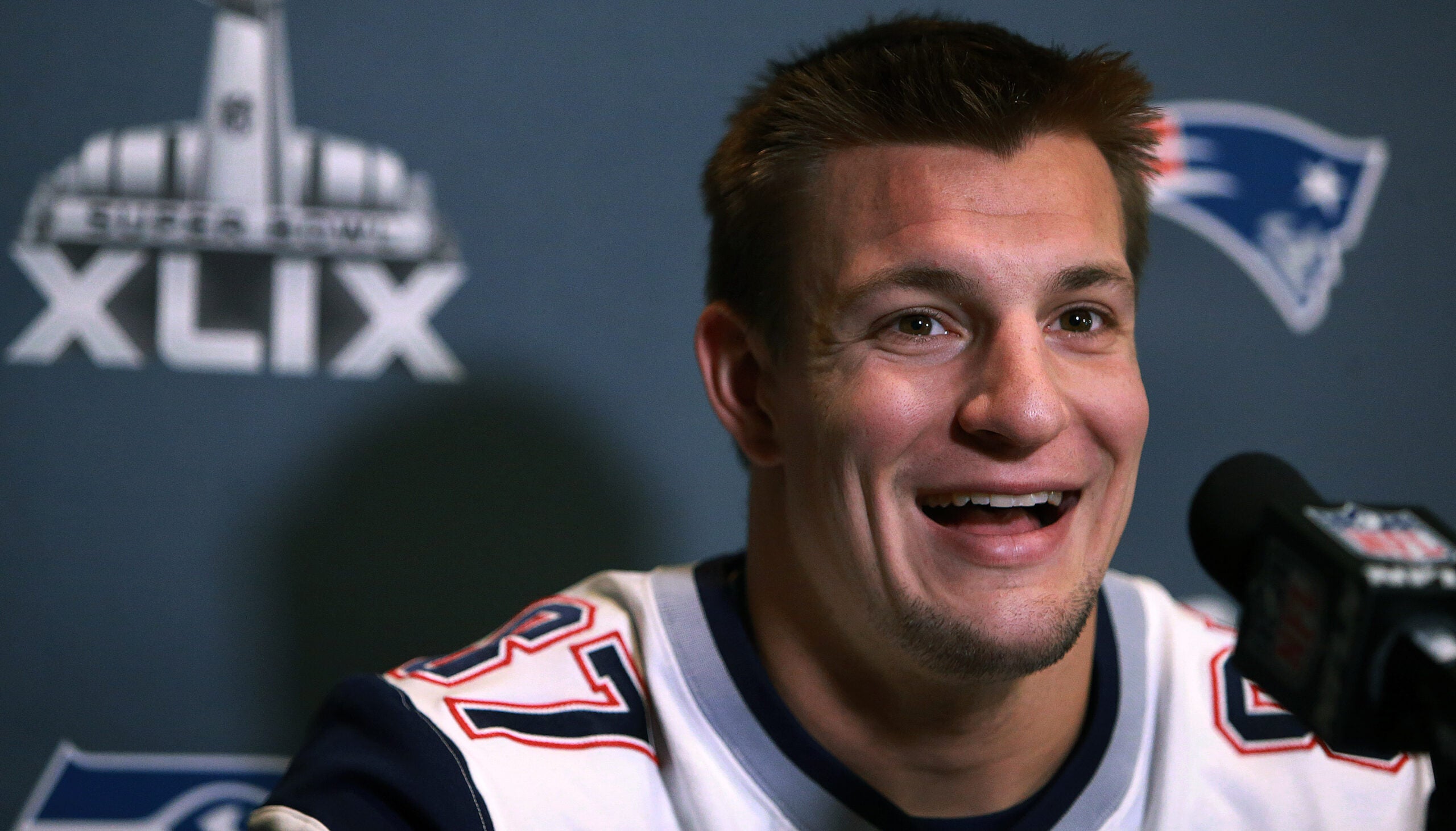 ‘Gronking’ Couple Sue Over Book Cover