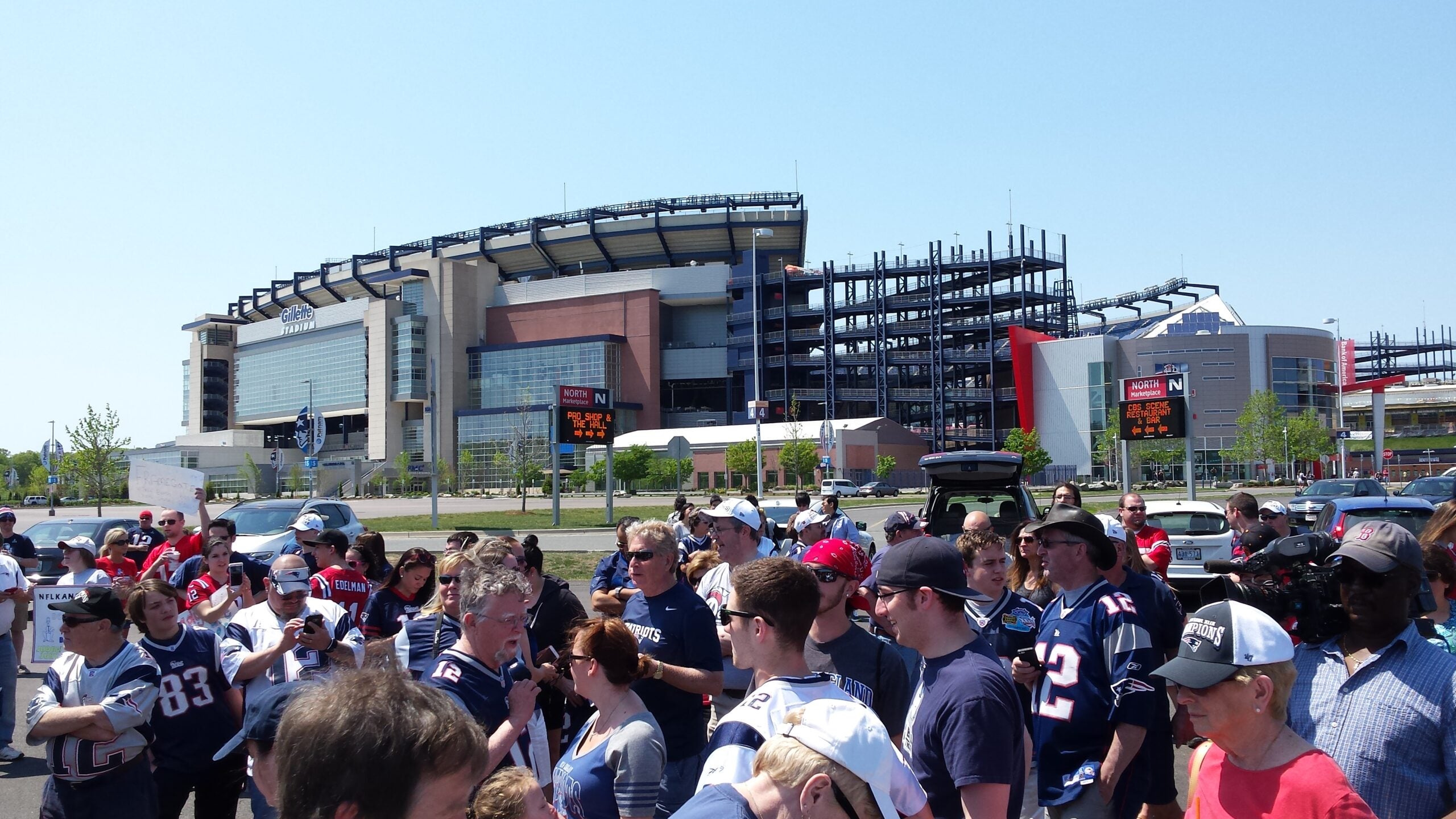 ‘Free Tom Brady’ rally held at Gillette Stadium