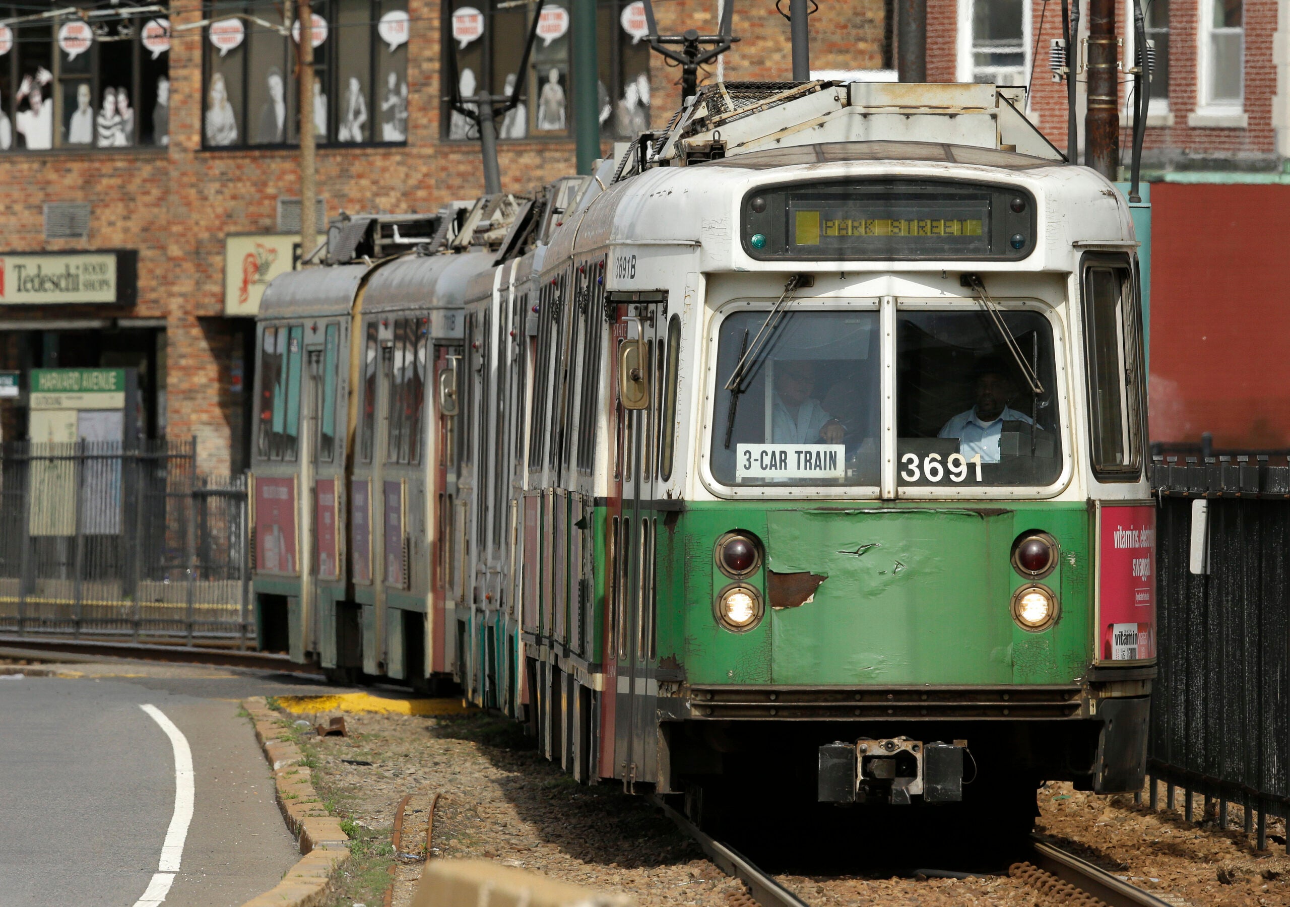MBTA's new reliability tracker confirms Green Line riders' complaints