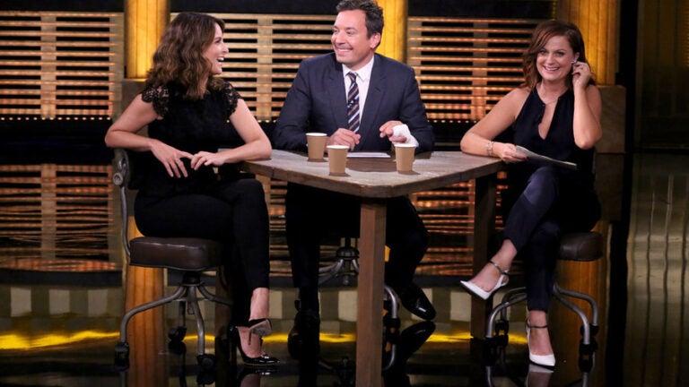 Amy Poehler, Tina Fey debut trailer for ‘Sisters’ on ‘The Tonight Show’