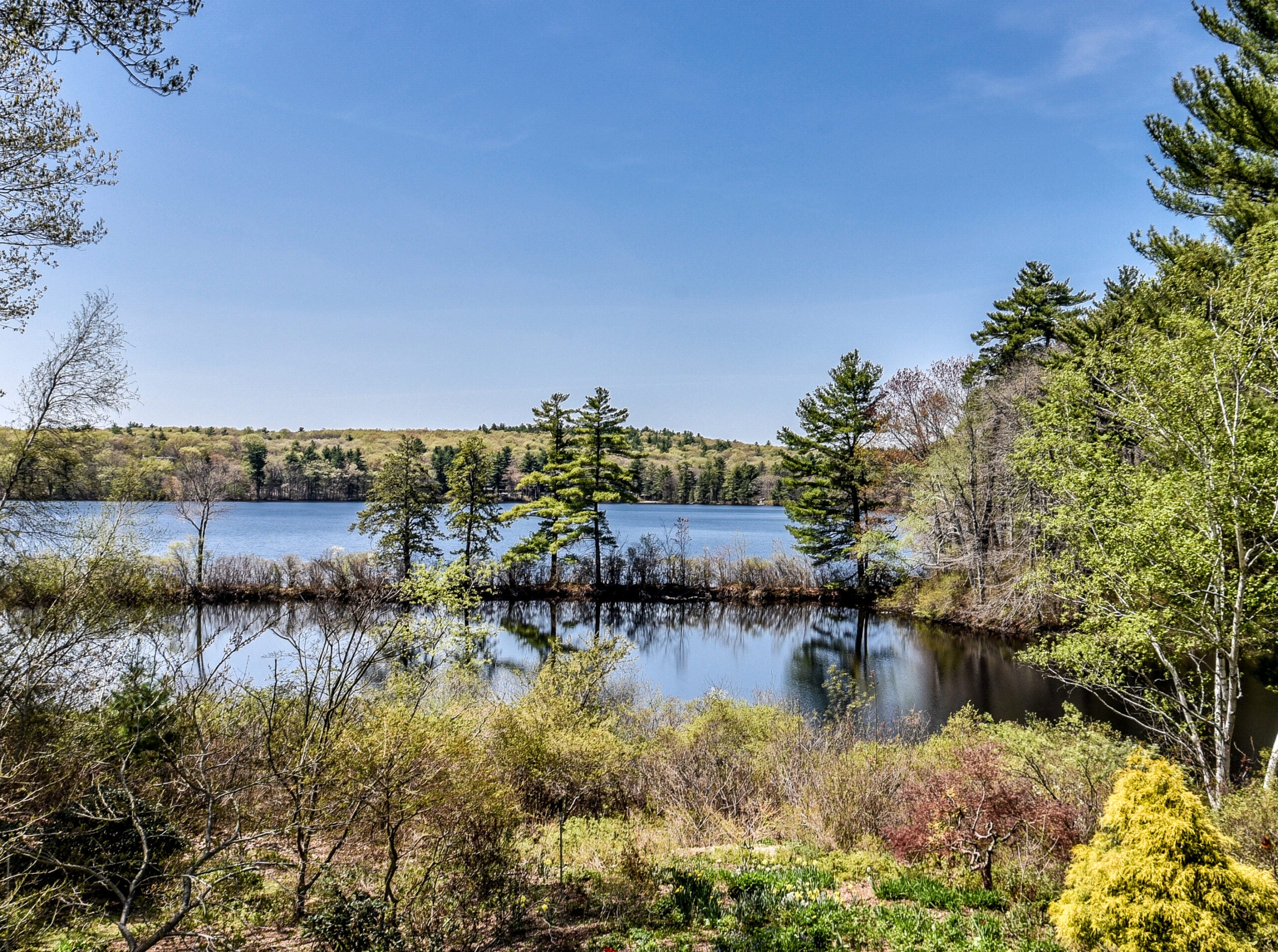 Sherborn home’s glass walls offer gorgeous lake views - Buying, News ...