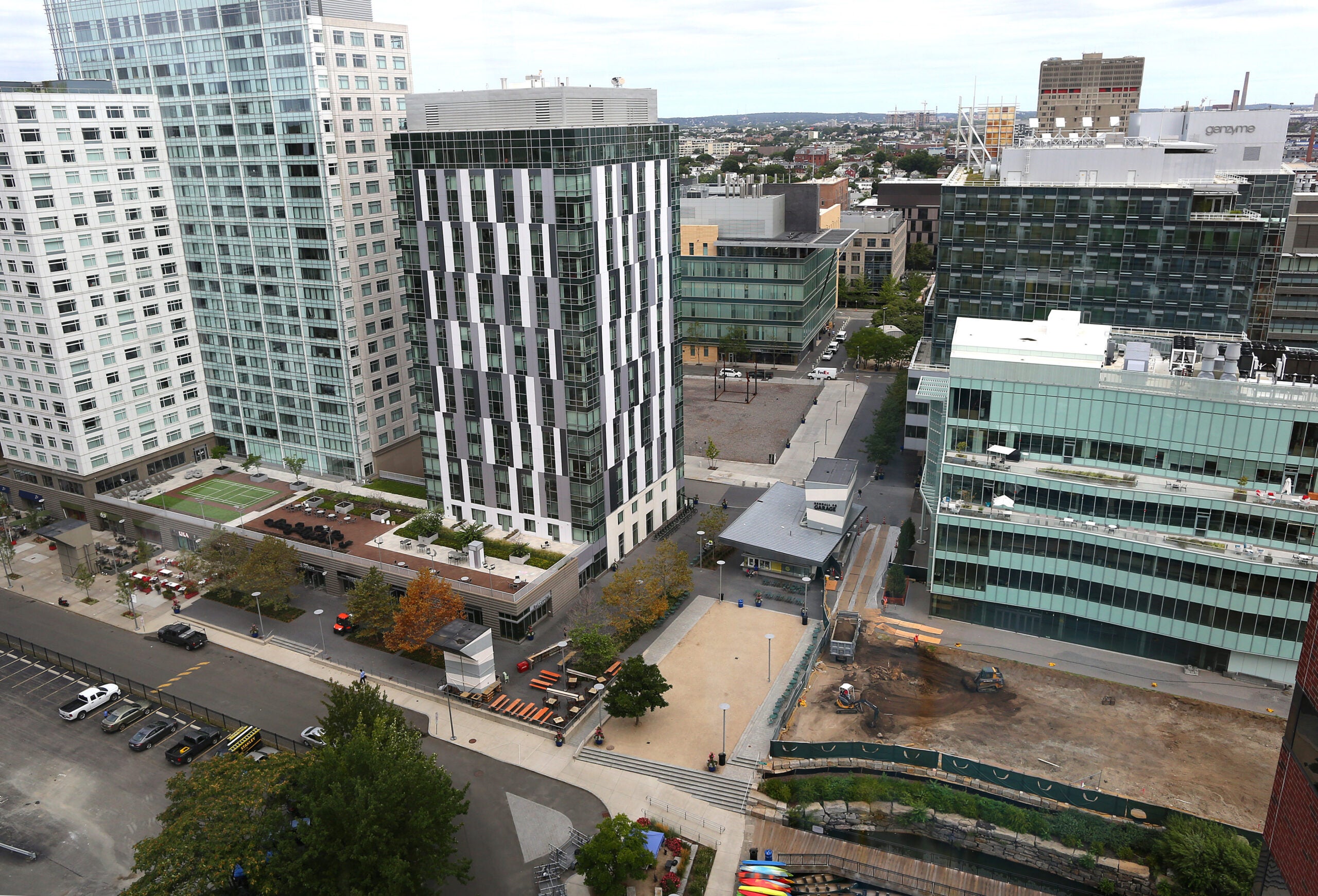 People are paying money to scream off a Cambridge rooftop