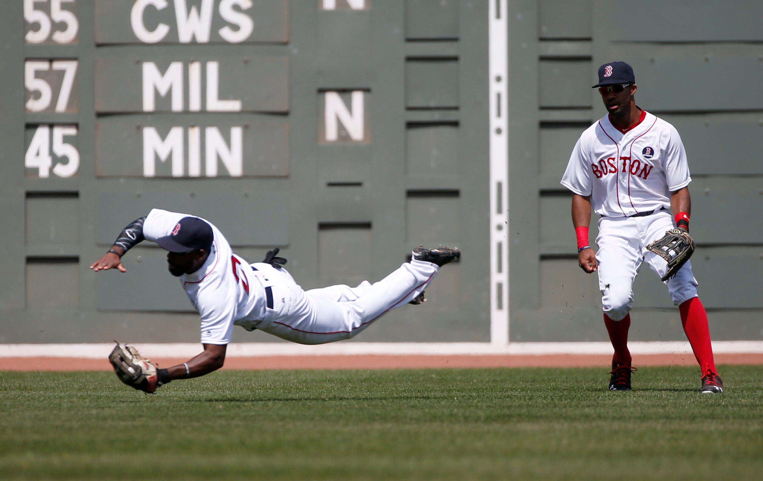 Watch Jackie Bradley Jr.'s shoestring catch to rob Troy Tulowitzki of a hit