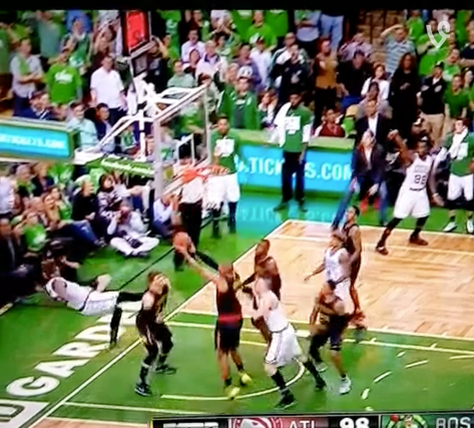 Watch the flop that cost Marcus Smart $5,000