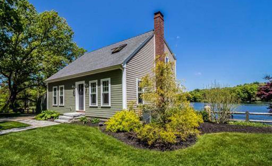 Open house: Quaint waterfront home in Lakeville
