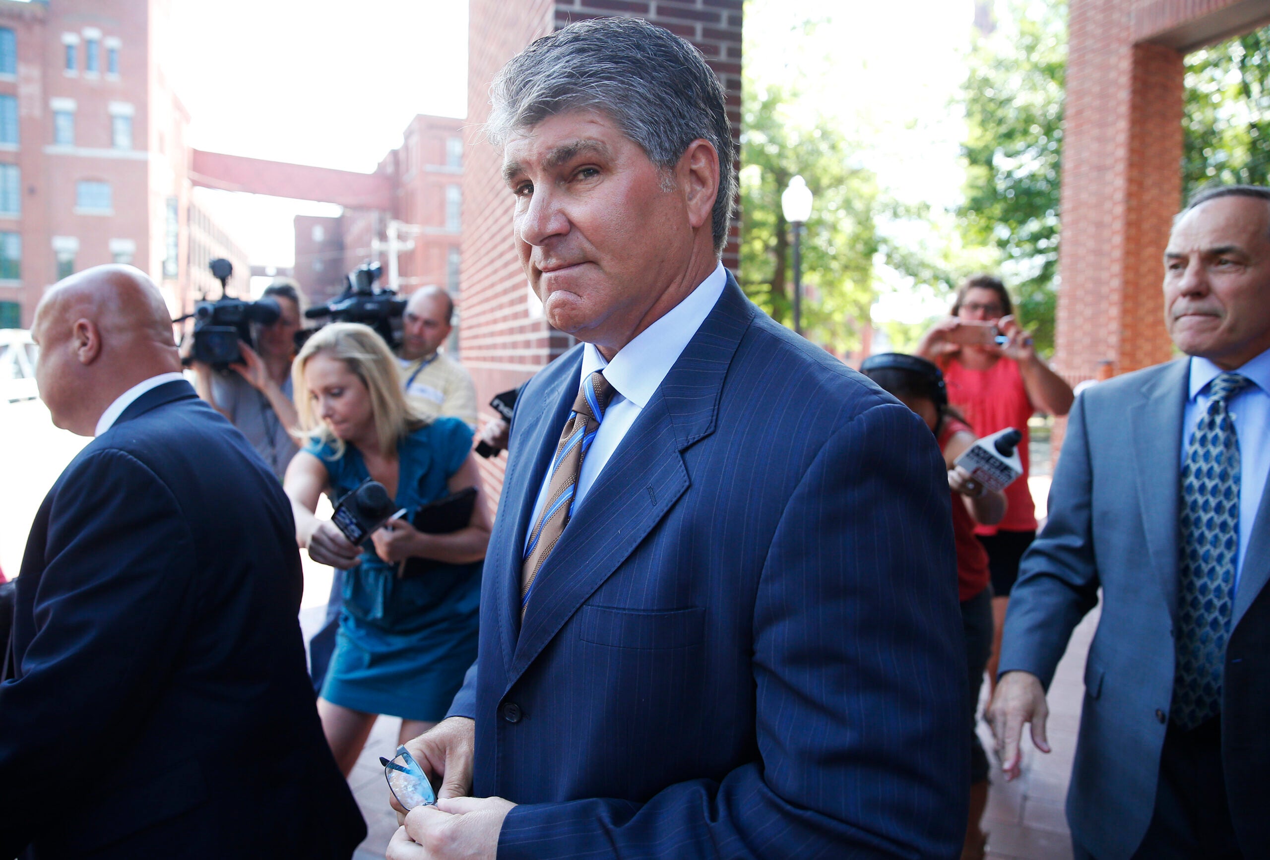 Ray Bourque admits to drunk driving, loses license for 225 days