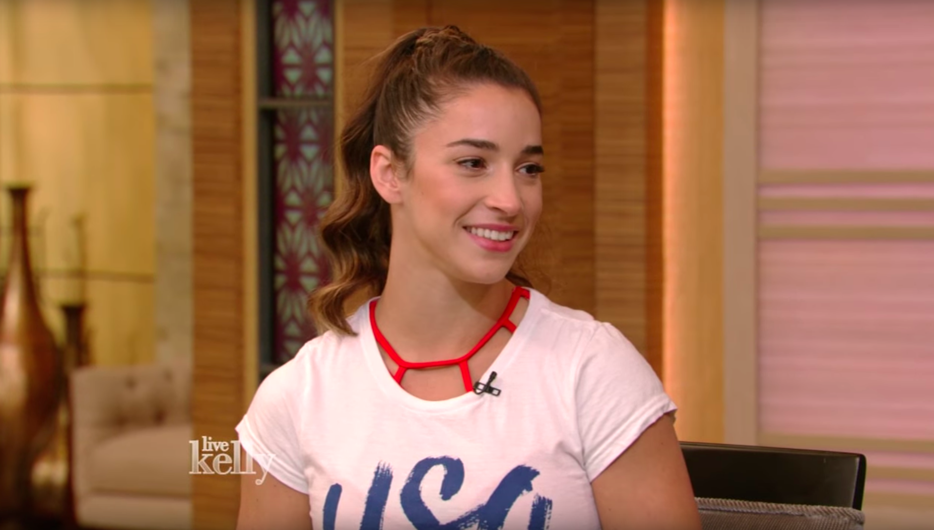 Aly Raisman gave Kelly Ripa a gymnastics lesson on 'Live with Kelly'