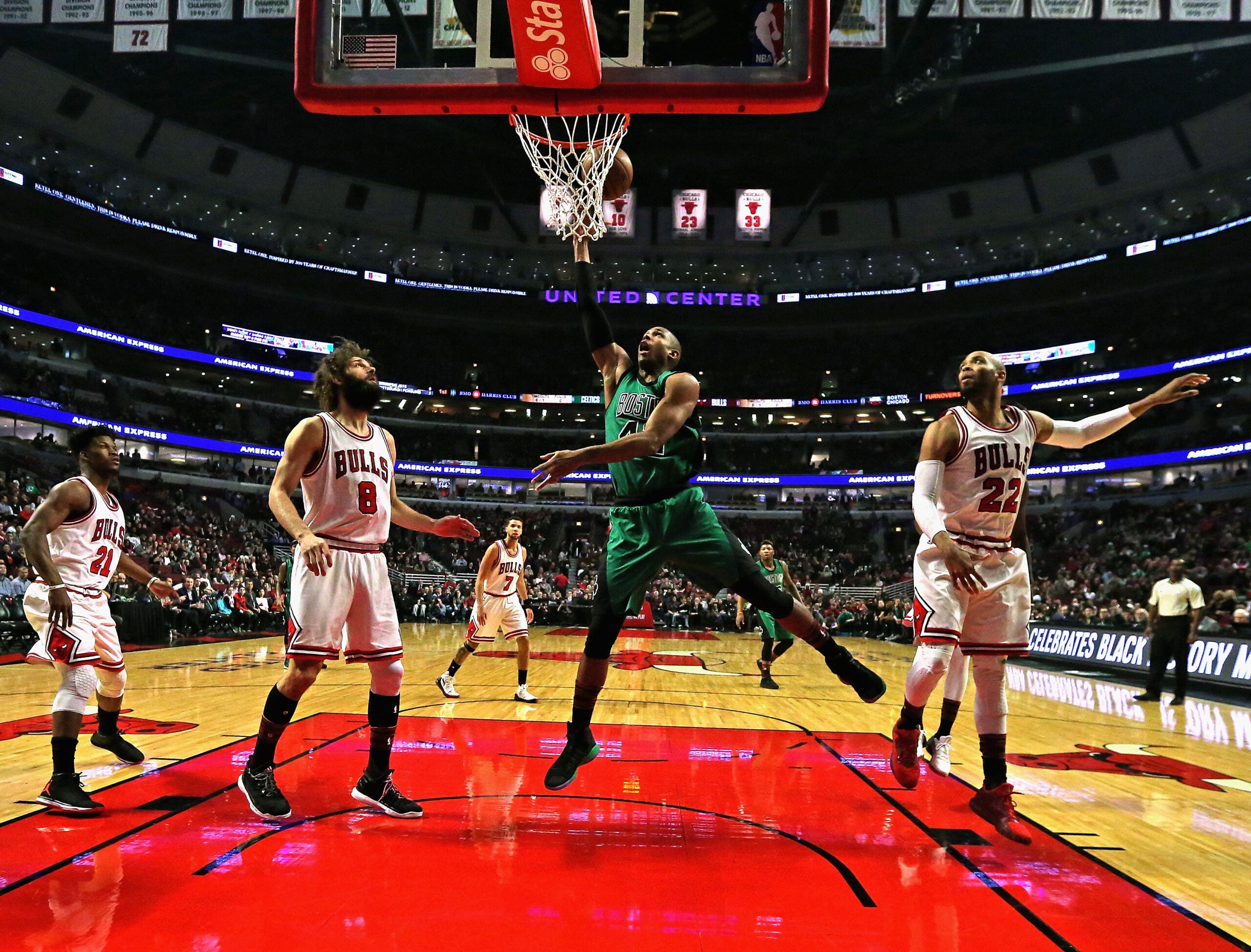 Jimmy Butler's free throws lift Bulls to 104-103 victory over Celtics