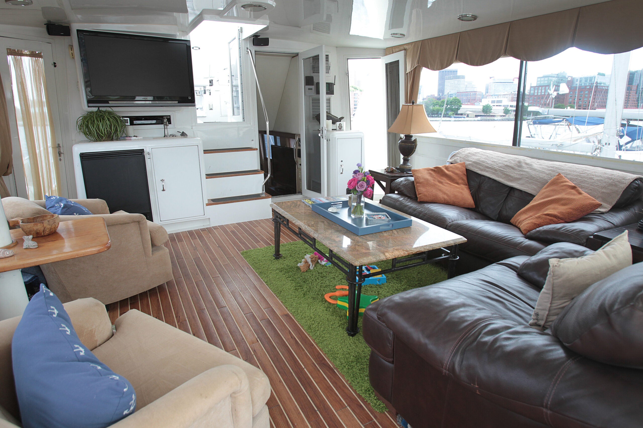 What is it like to live aboard a boat in Boston? - Luxury, News ...