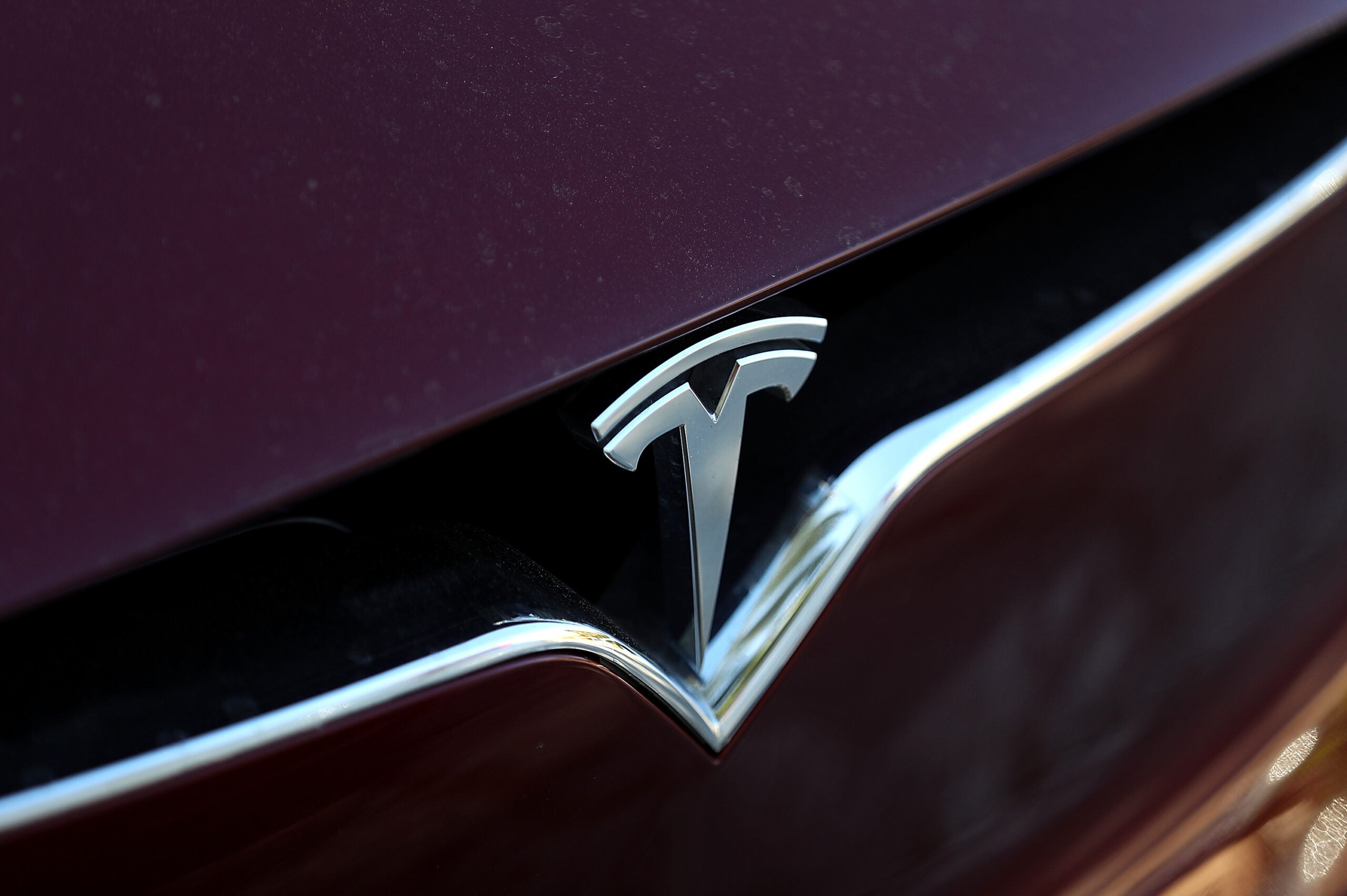 Tesla to sell $1B in stock and notes to increase capital