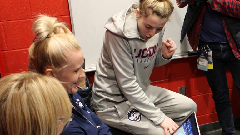Samuelson sisters cheer each other's NCAA Tournament runs