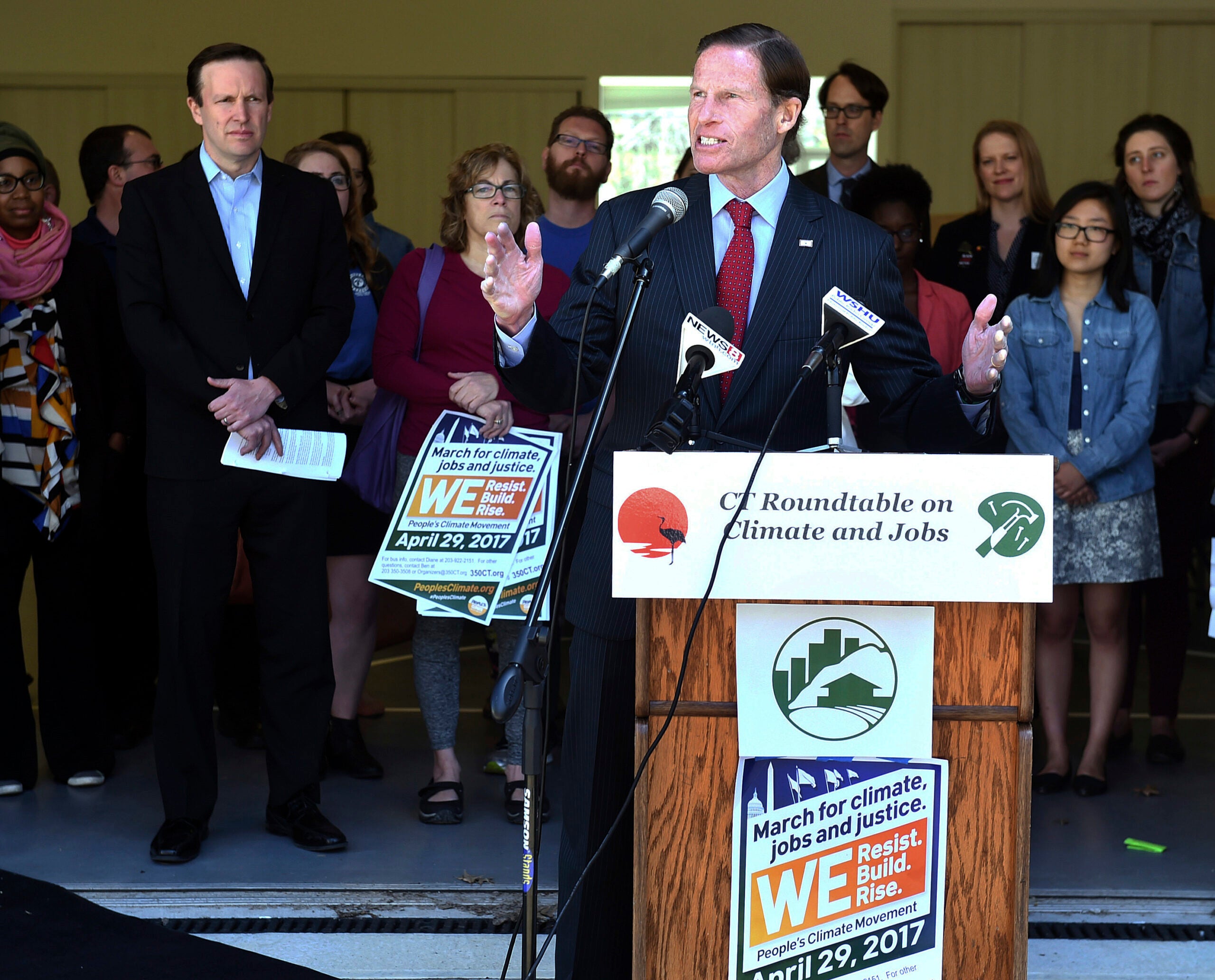 Connecticut's two senators are holding a summit on opioid crisis