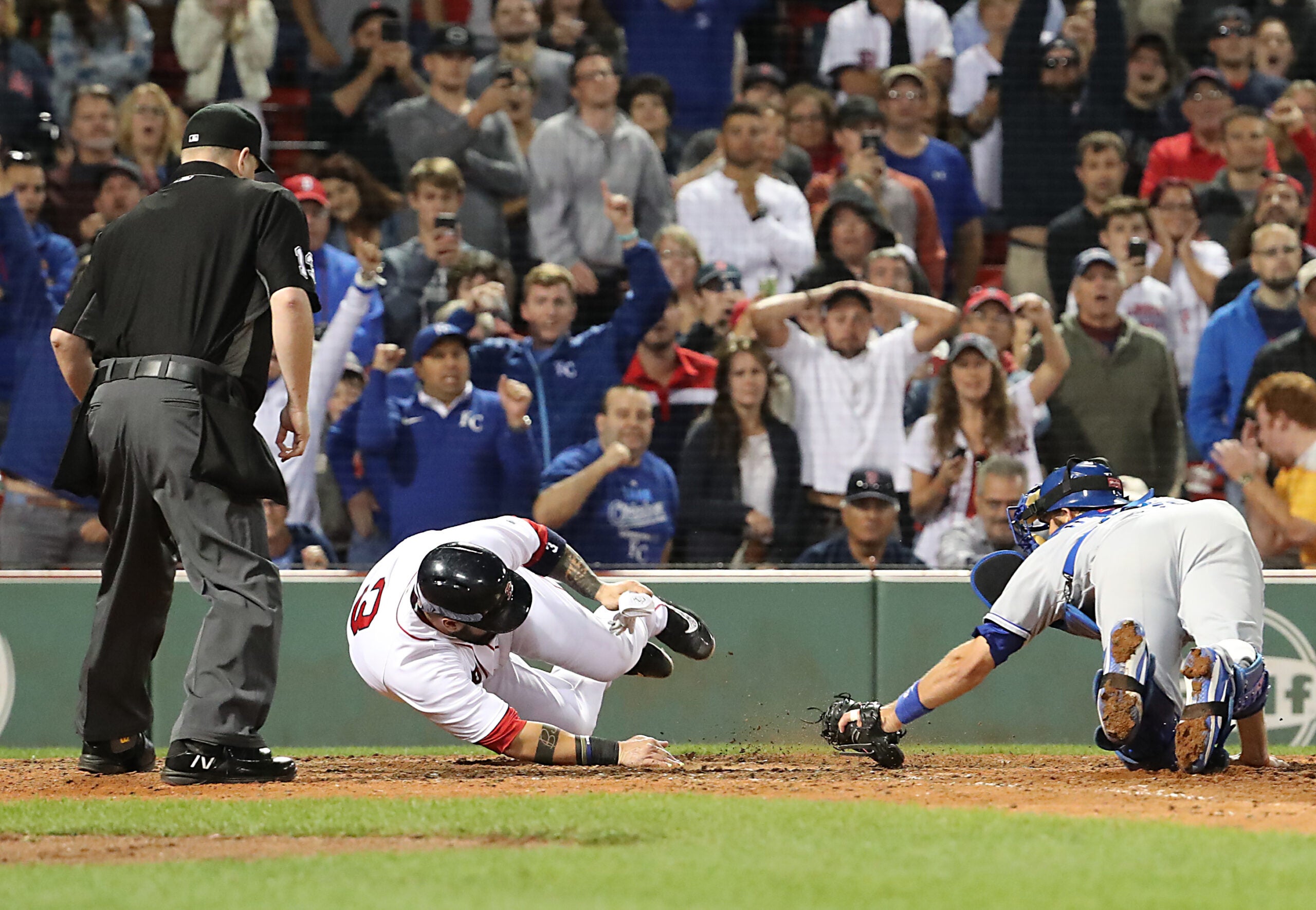 Slow motion: Watch how Sandy Leon avoided the tag with his acrobatic ...