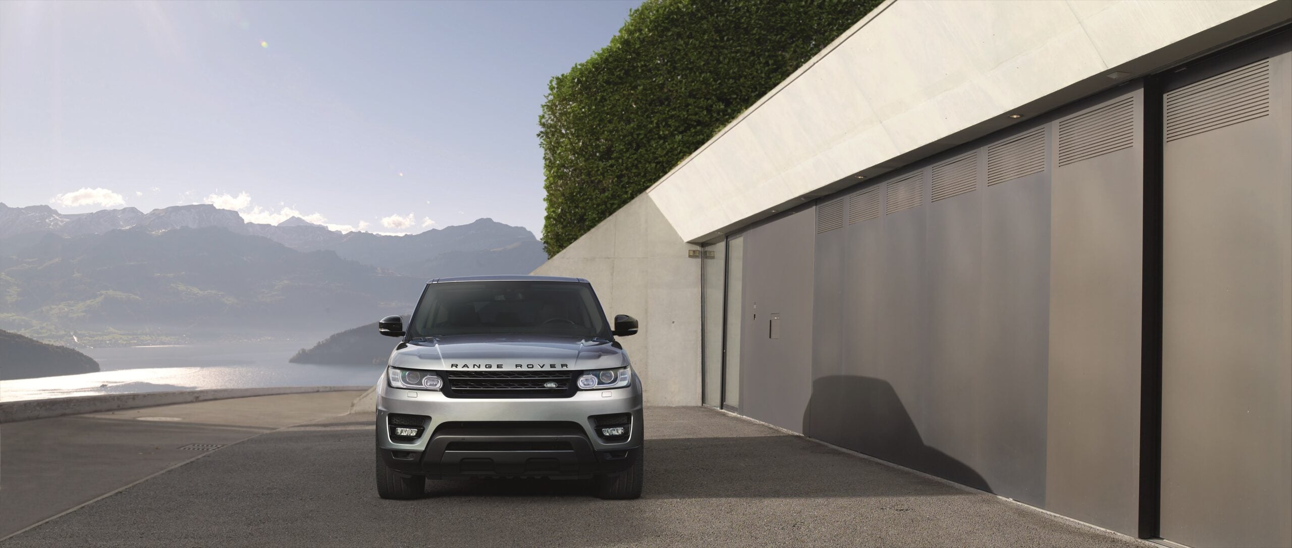 The 2017 Range Rover Sport offers impressive on- and off-road performance