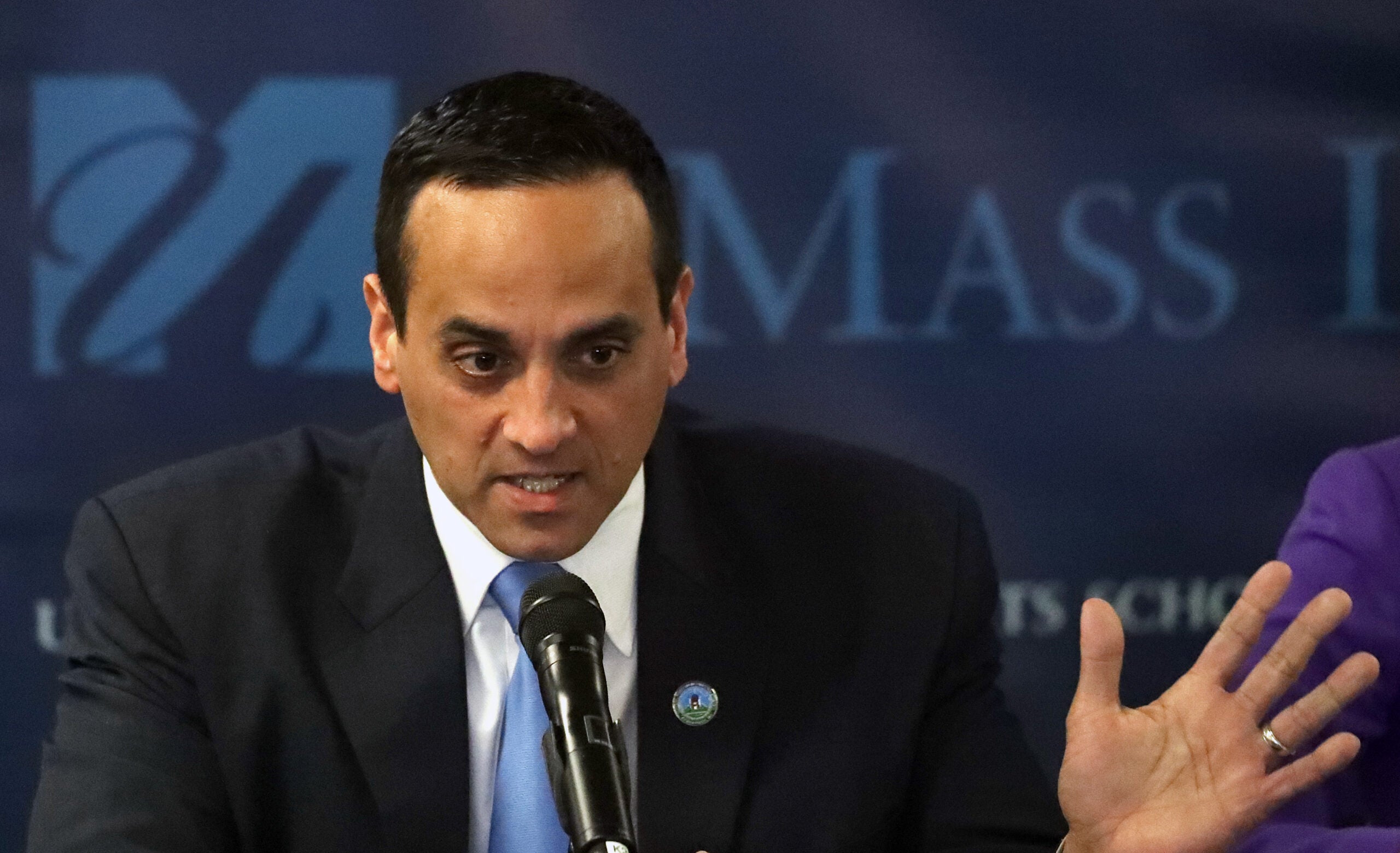 Somerville Mayor Joe Curtatone responds to ICE operation in Facebook ...