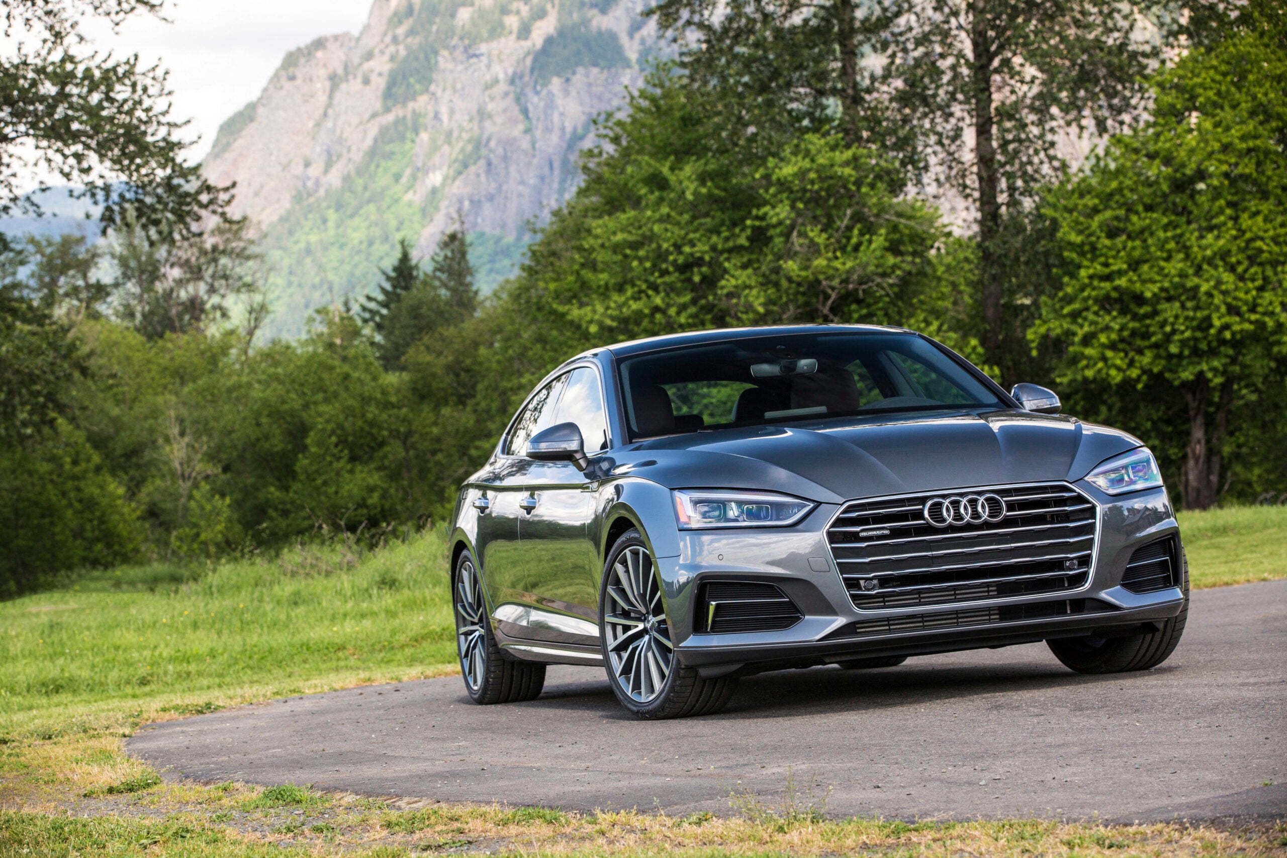 How the Kia Stinger and Audi Sportbacks compare