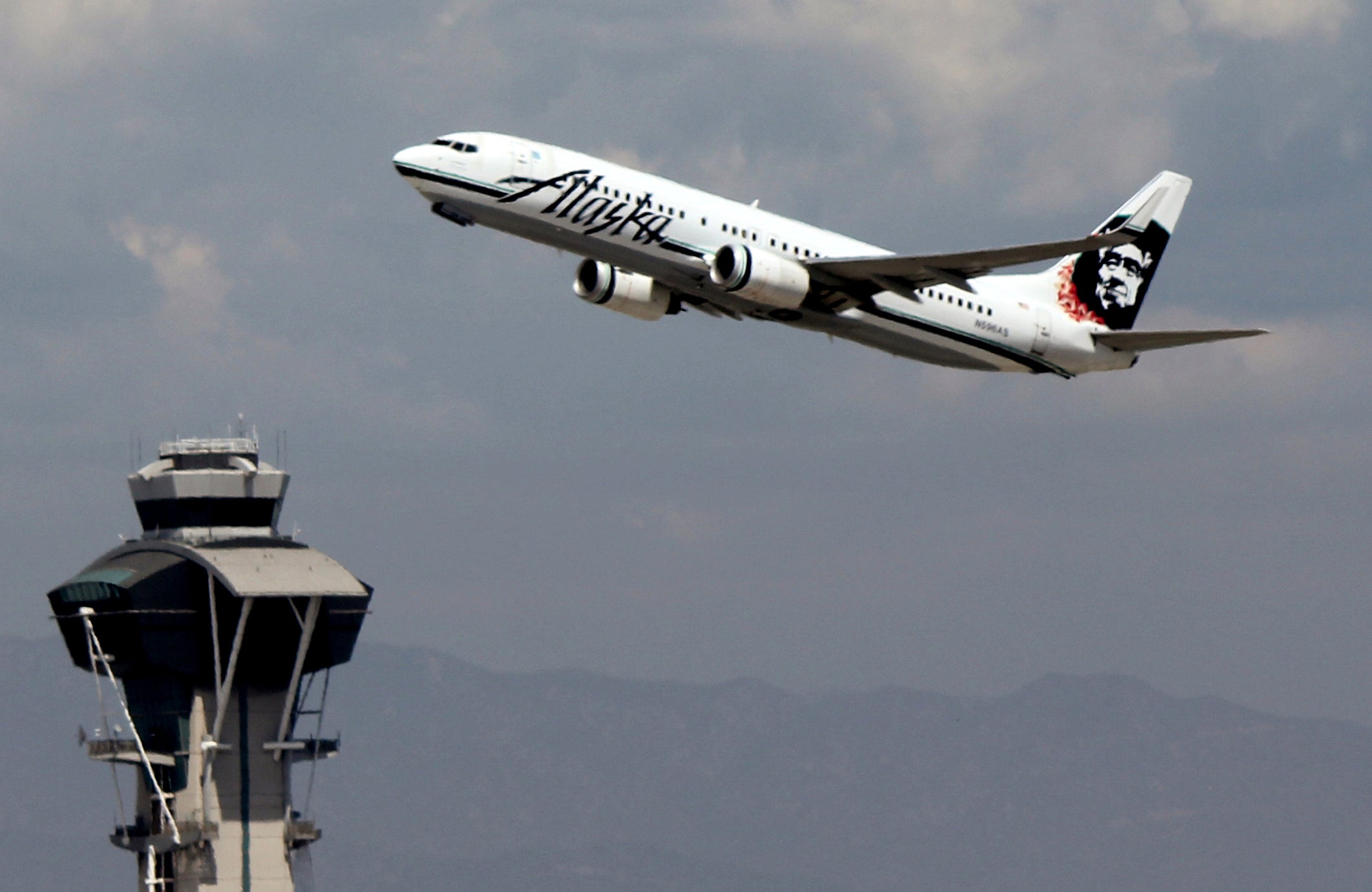Rat boards flight at California airport, forces cancellation