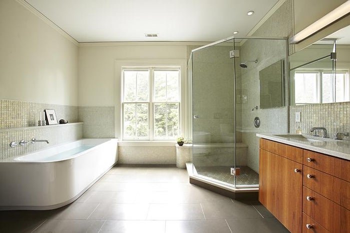 Immerse yourself in the latest design trend: soaker tubs