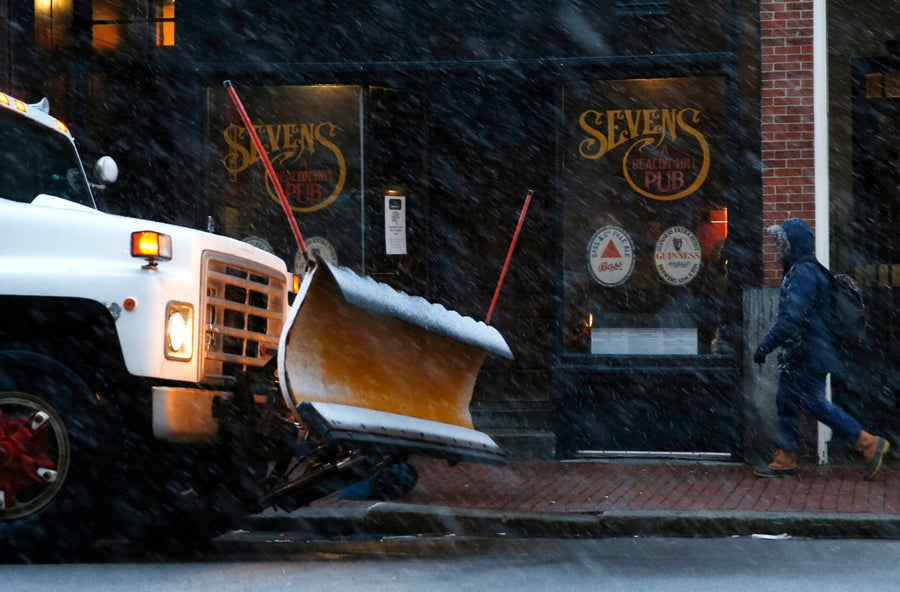 Live updates from local meteorologists on this week's snowstorm