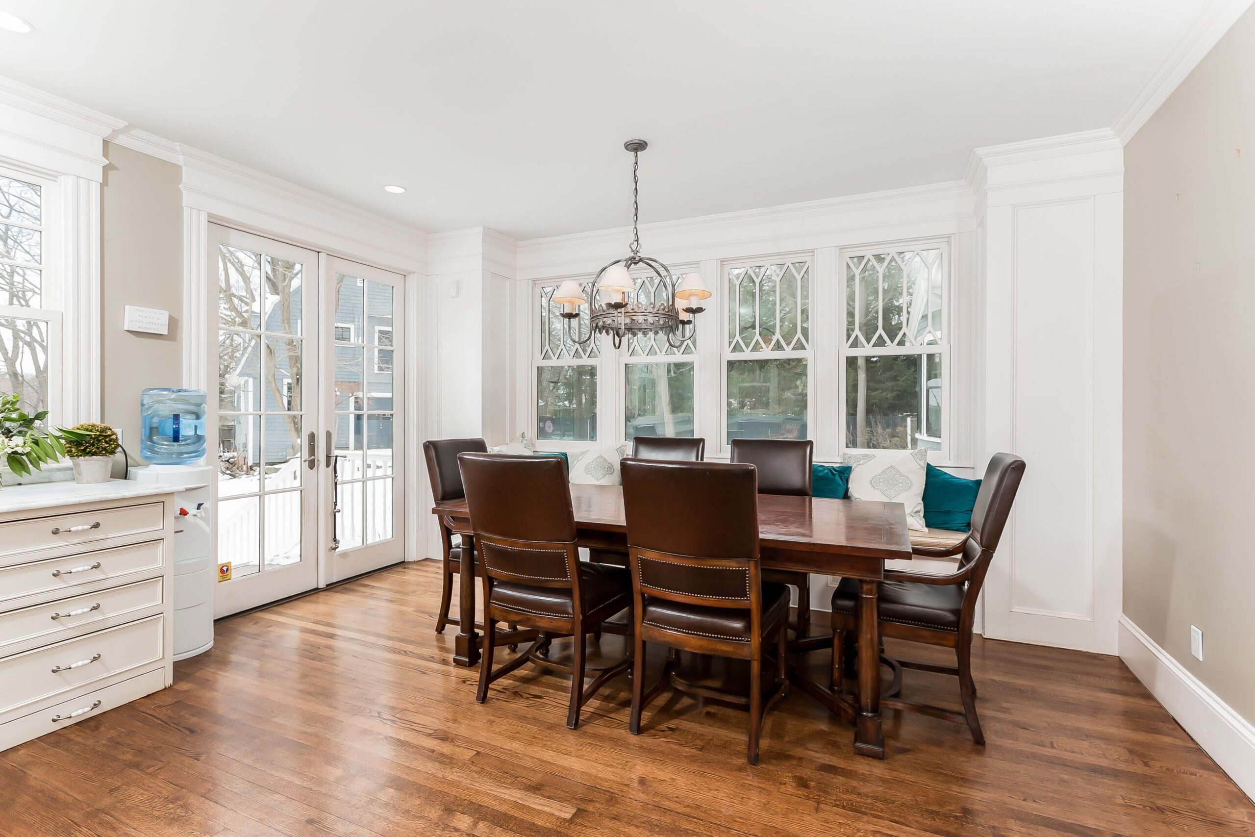 1880 Newton Victorian boasts octagonal family room