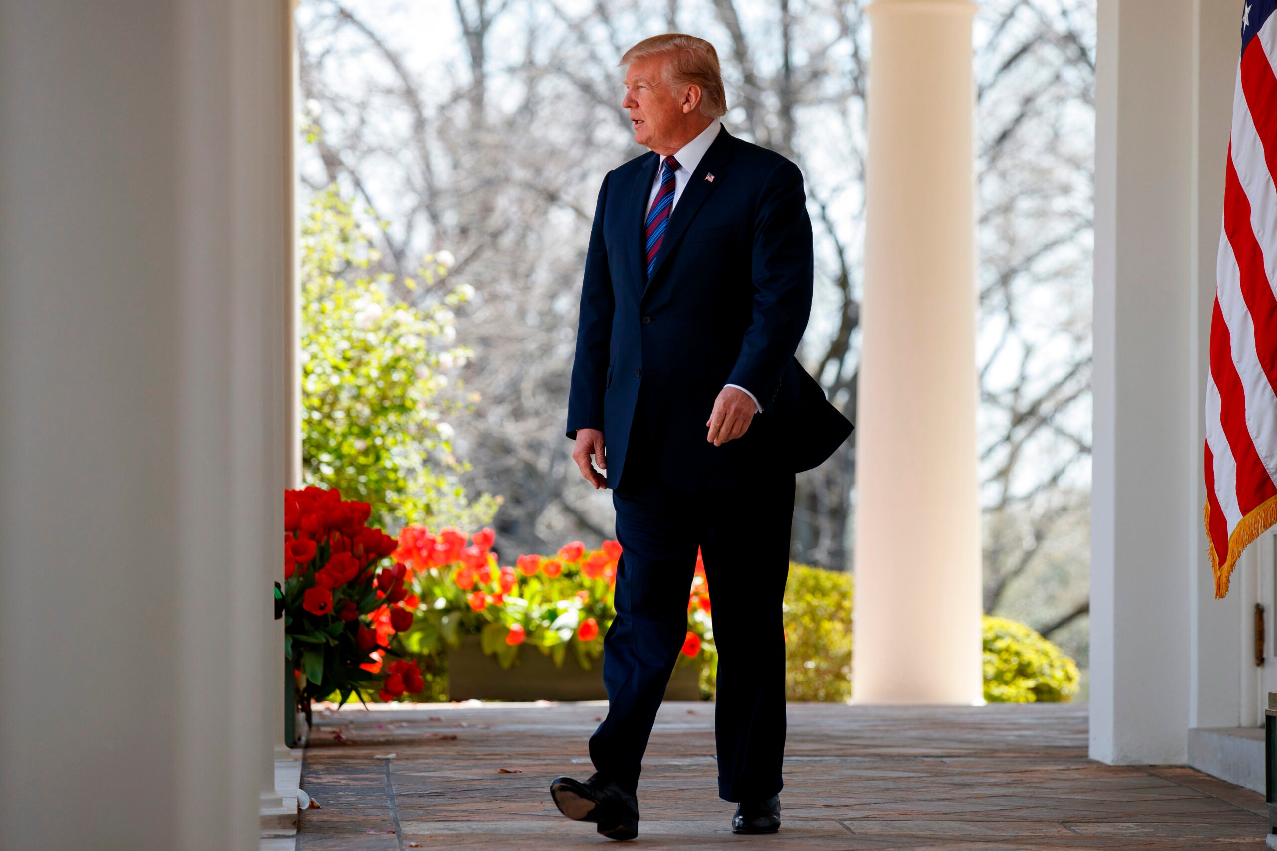 Trump orders faster issuance of air pollution permits