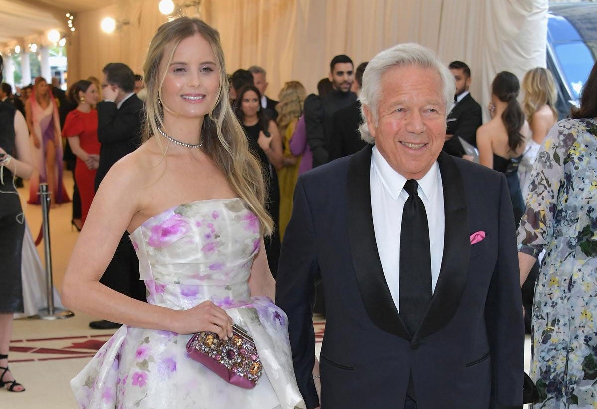 Robert Kraft’s girlfriend shares photo of her daughter