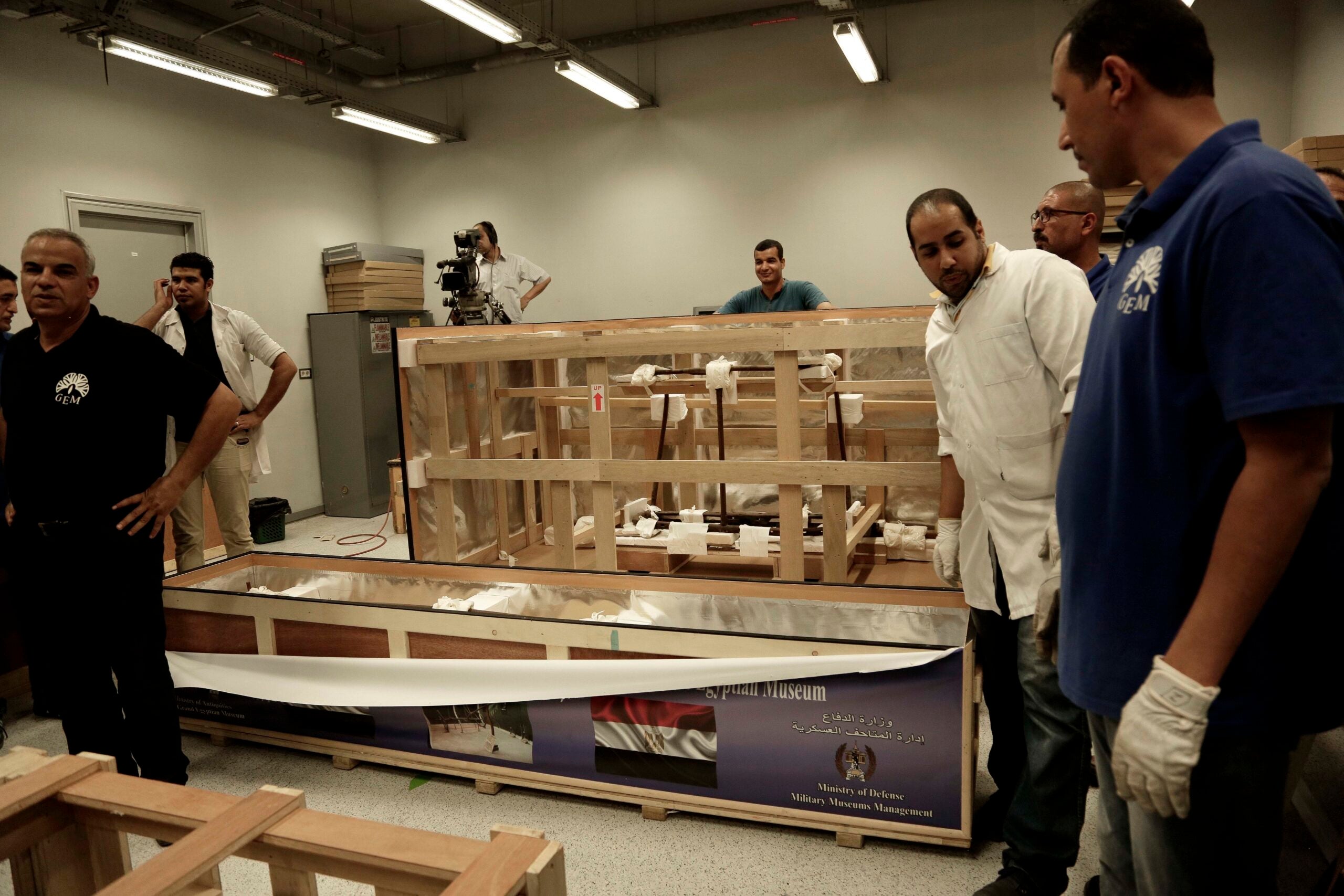 Egypt moves last chariot of King Tut to new museum