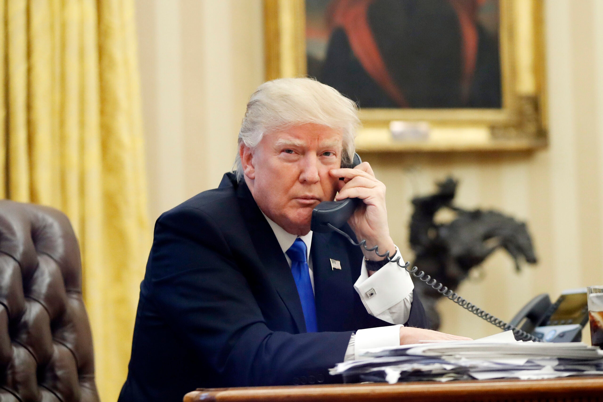 Prankster calls the president, and the White House puts him right through