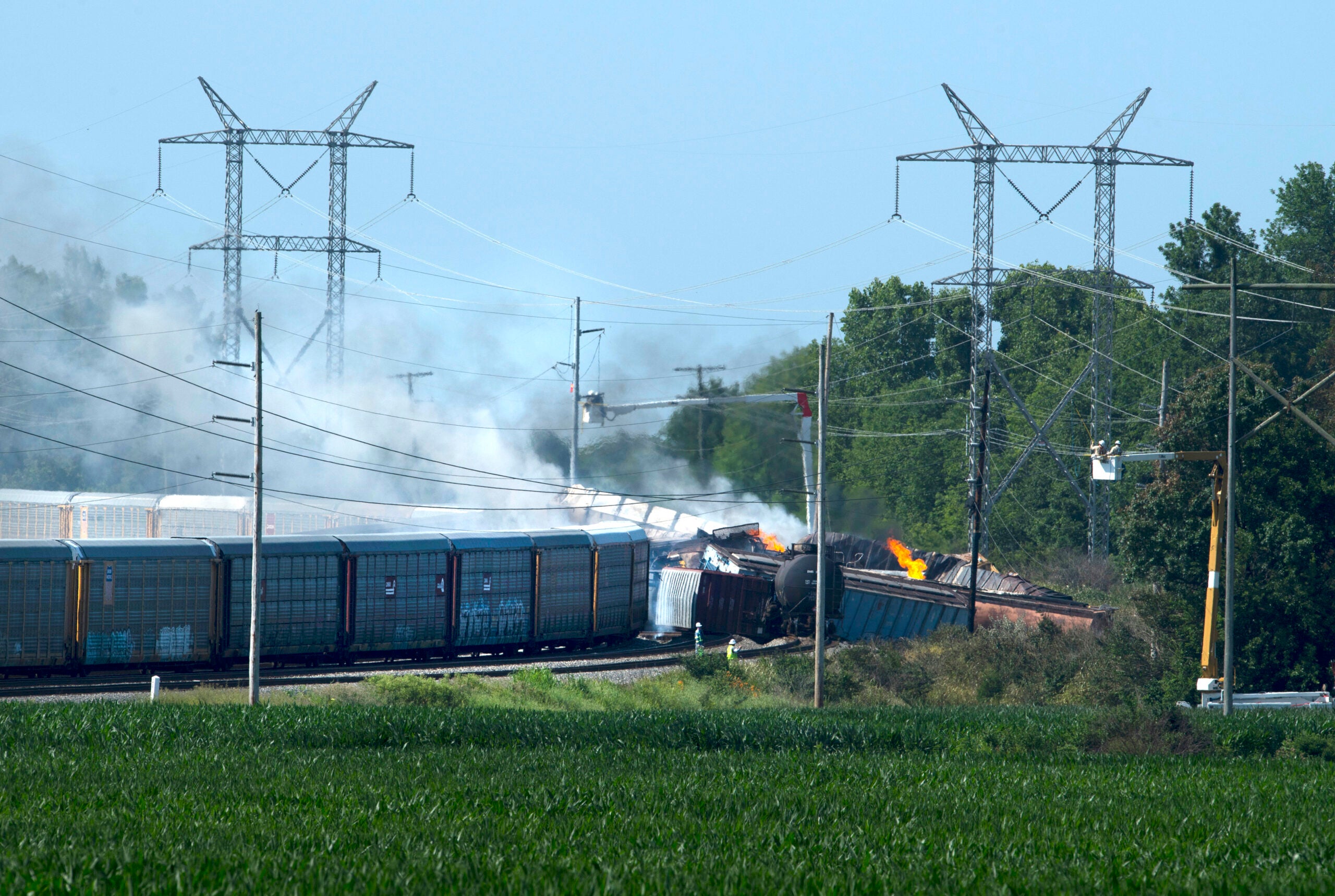 The Latest: Highway reopens after Indiana train derailment