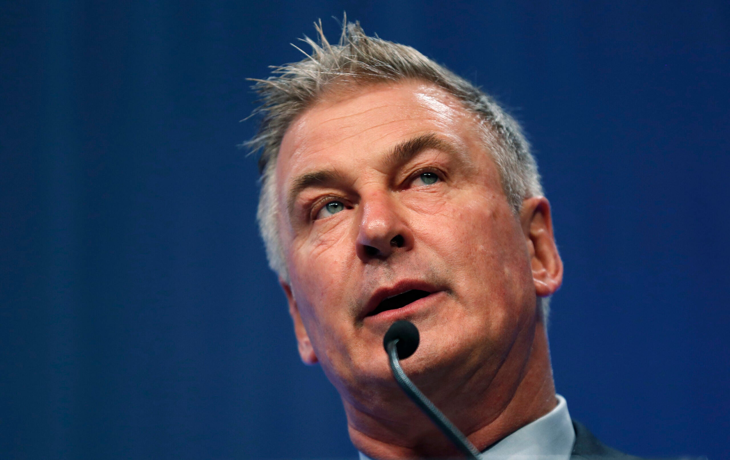 Alec Baldwin appears in video backing Mueller probe