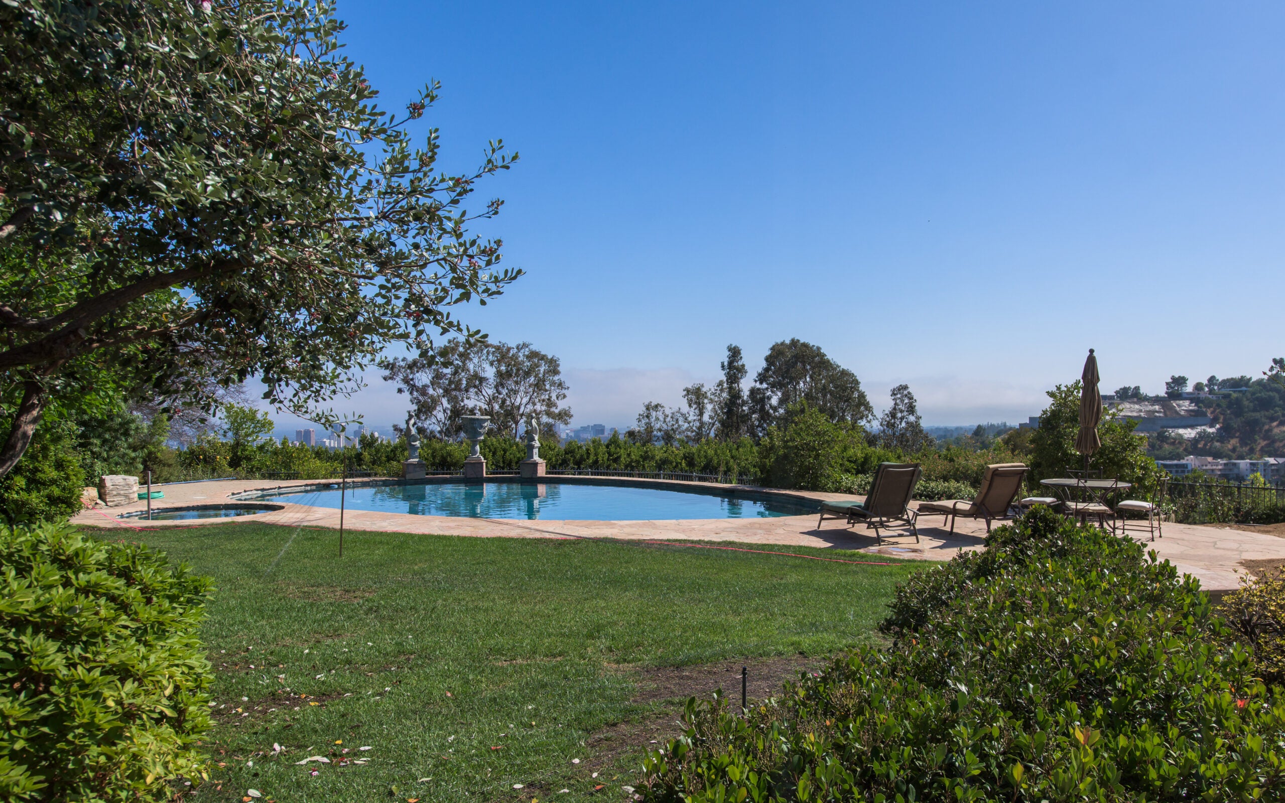 Elizabeth Taylor's Beverly Hills house listed for $15.9 million